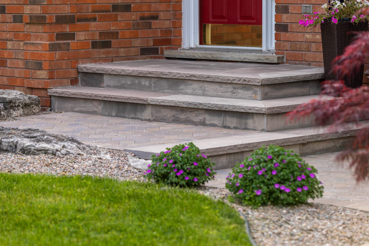 10 Small Front Yard Landscaping Ideas | Creative Concepts